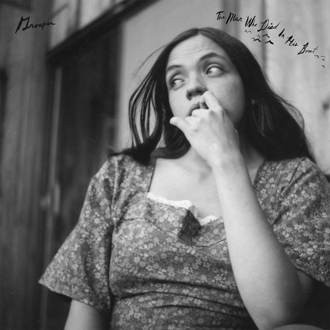 Grouper celebra el fin del mundo con una nueva canción, "Vital"