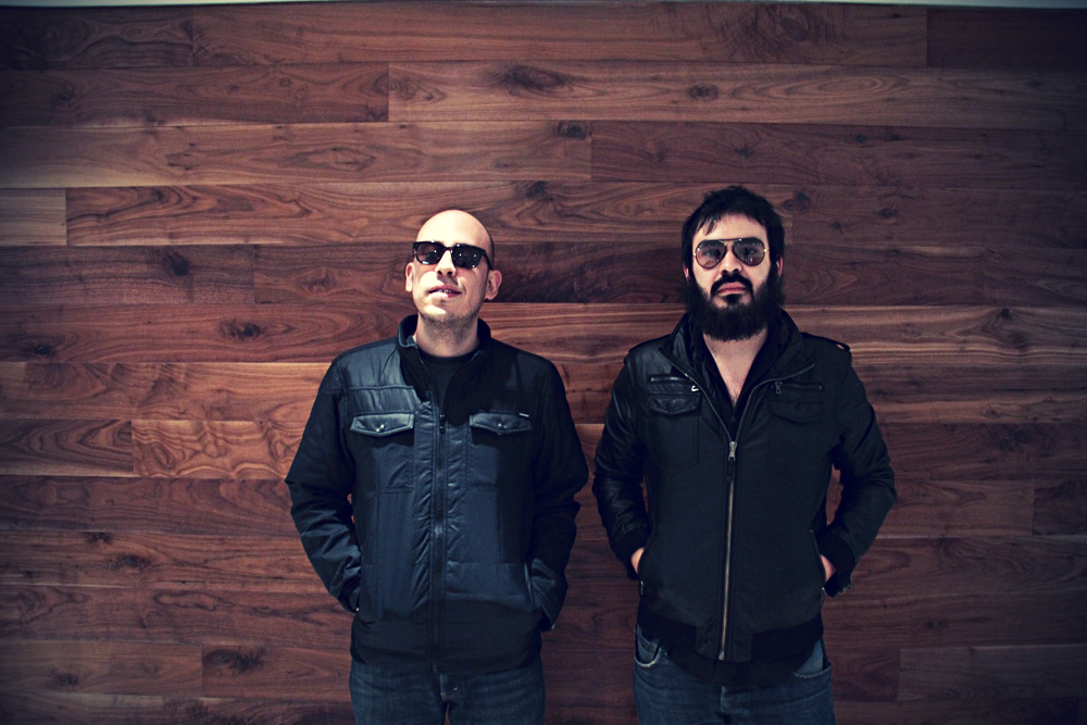 Conoce a I.G.O.R., un par de robots muy punk y fan de South Park