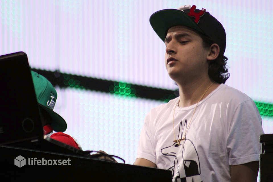 Honores a la bandera con 3Ball MTY en Coachella