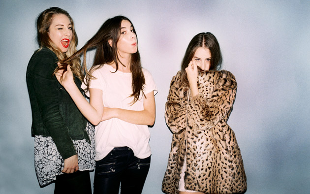 HAIM bajo el tratamiento del productor Tourist