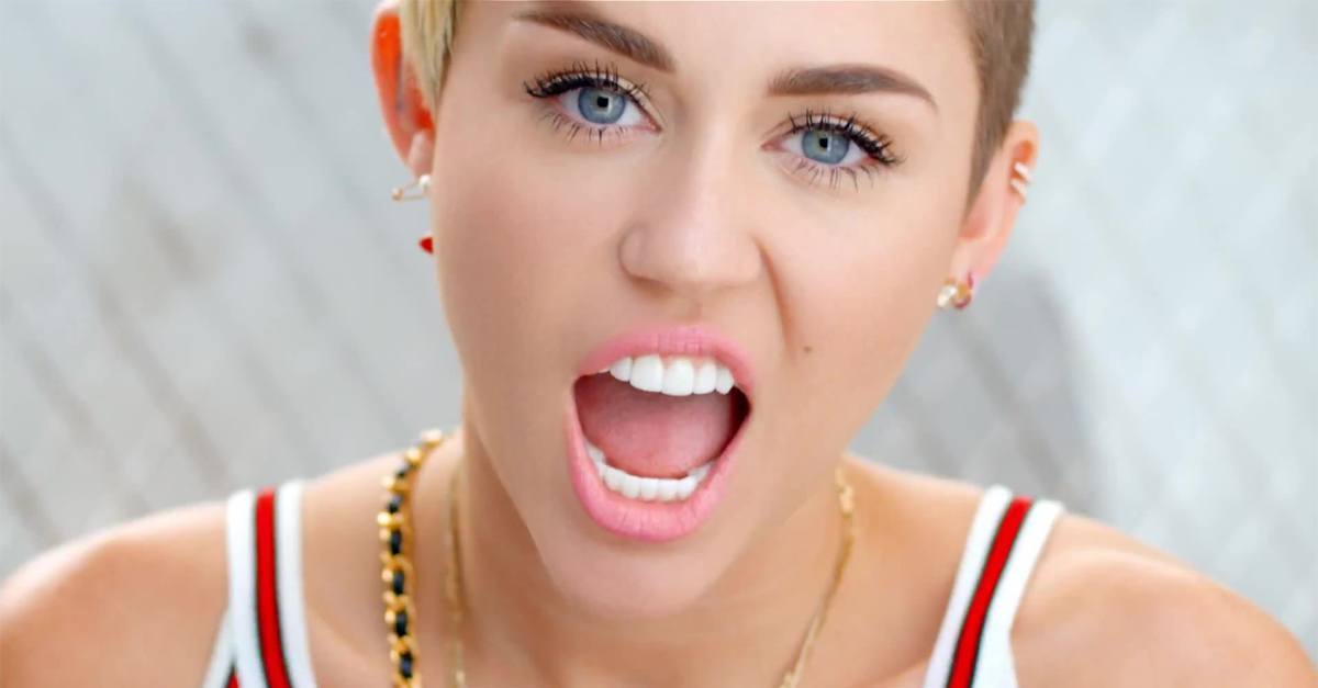 Miley Cyrus Y Sky Ferreira Tuvieron Una Fiesta Topless