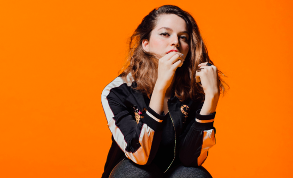 Conoce la propuesta de Maena, pop del futuro que te hará bailar hasta ...