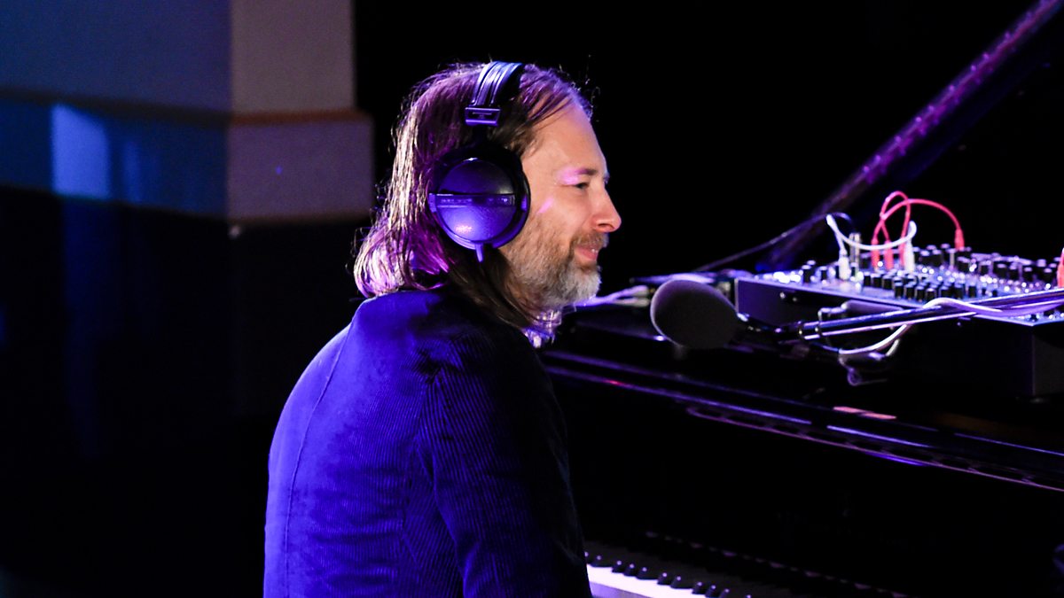 Thom Yorke se presentó en las sesiones de piano de la BBC Radio 1 Thom Yorke se presentó en las sesiones de piano de la BBC Radio 1