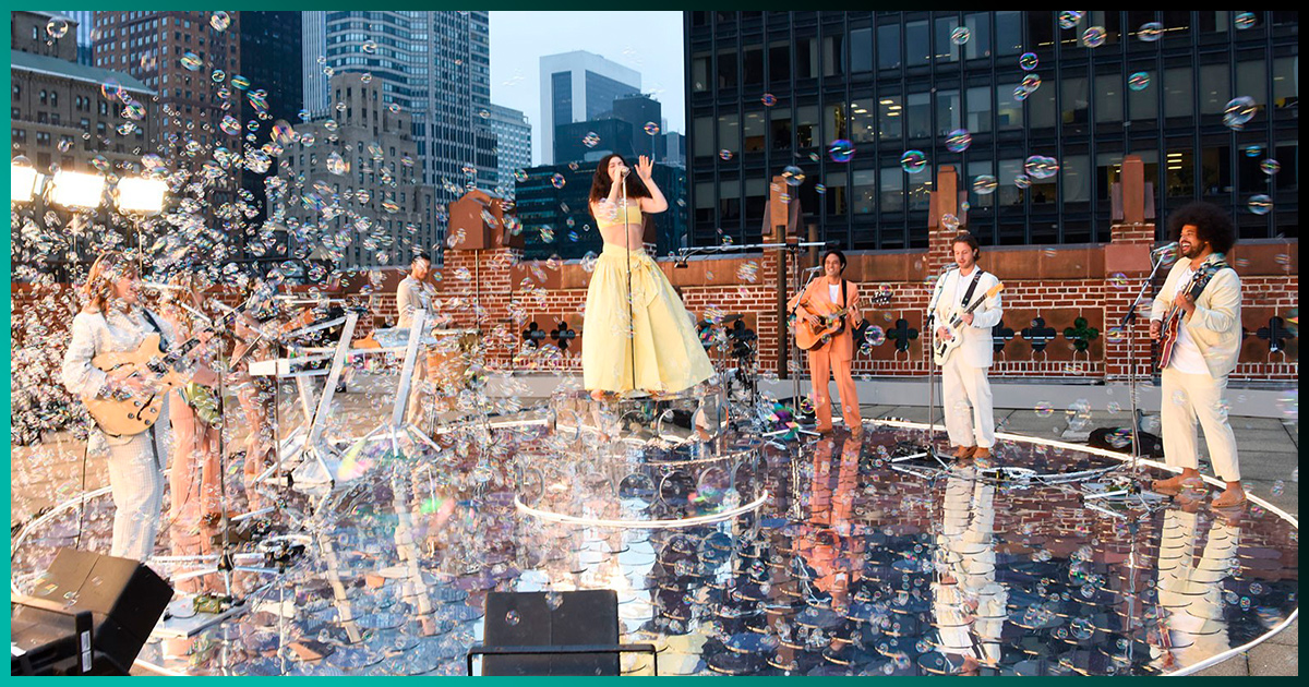 Lorde estrena su nueva canción "Solar Power" en vivo desde una azotea de NY