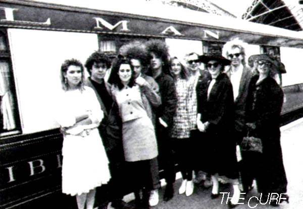 Surge en YouTube un video de The Cure tocando en la cabina de un tren ...